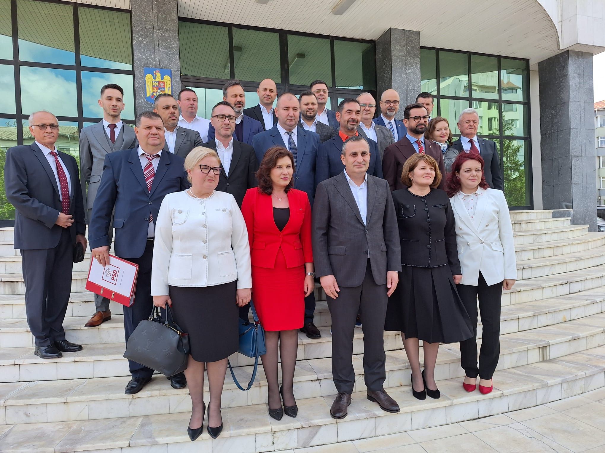 FOTO. Marius Oprescu şi echipa PSD Olt şi-au depus candidaturile pentru noul mandat | Gazeta Nouă